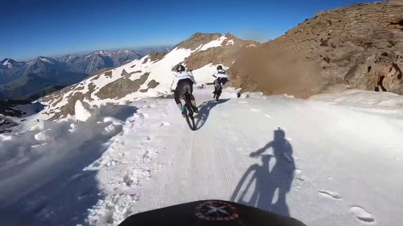 A Wild 40-Minute Race Down Alpe D'Huez | Open Culture