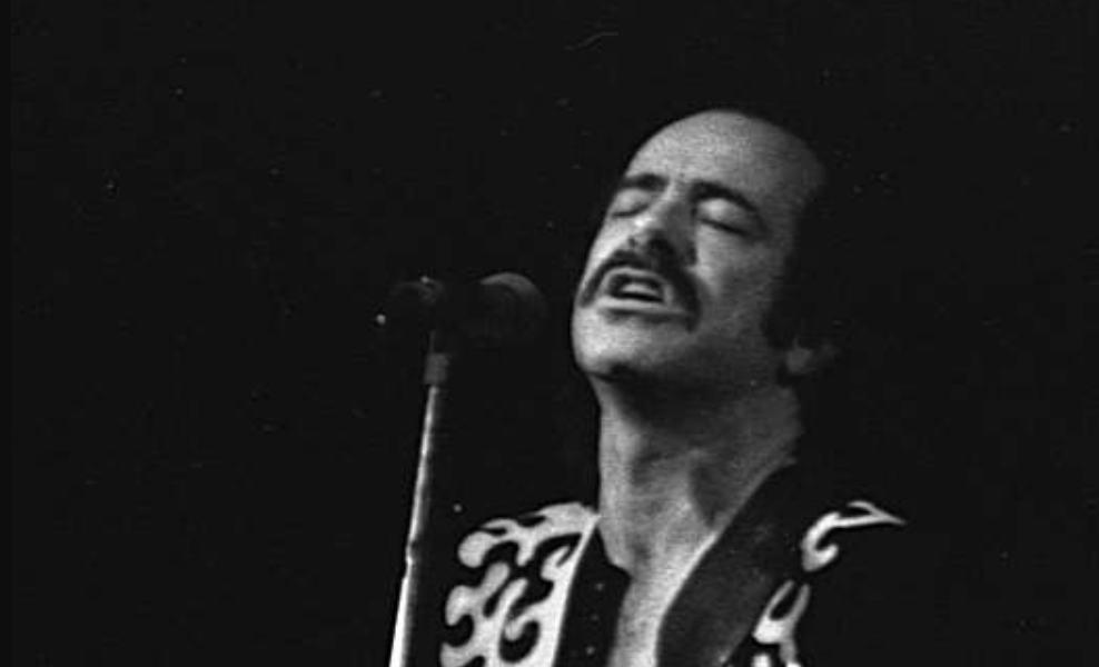 Watch Robert Hunter (RIP), Grateful Dead Lyricist, Perform His ...