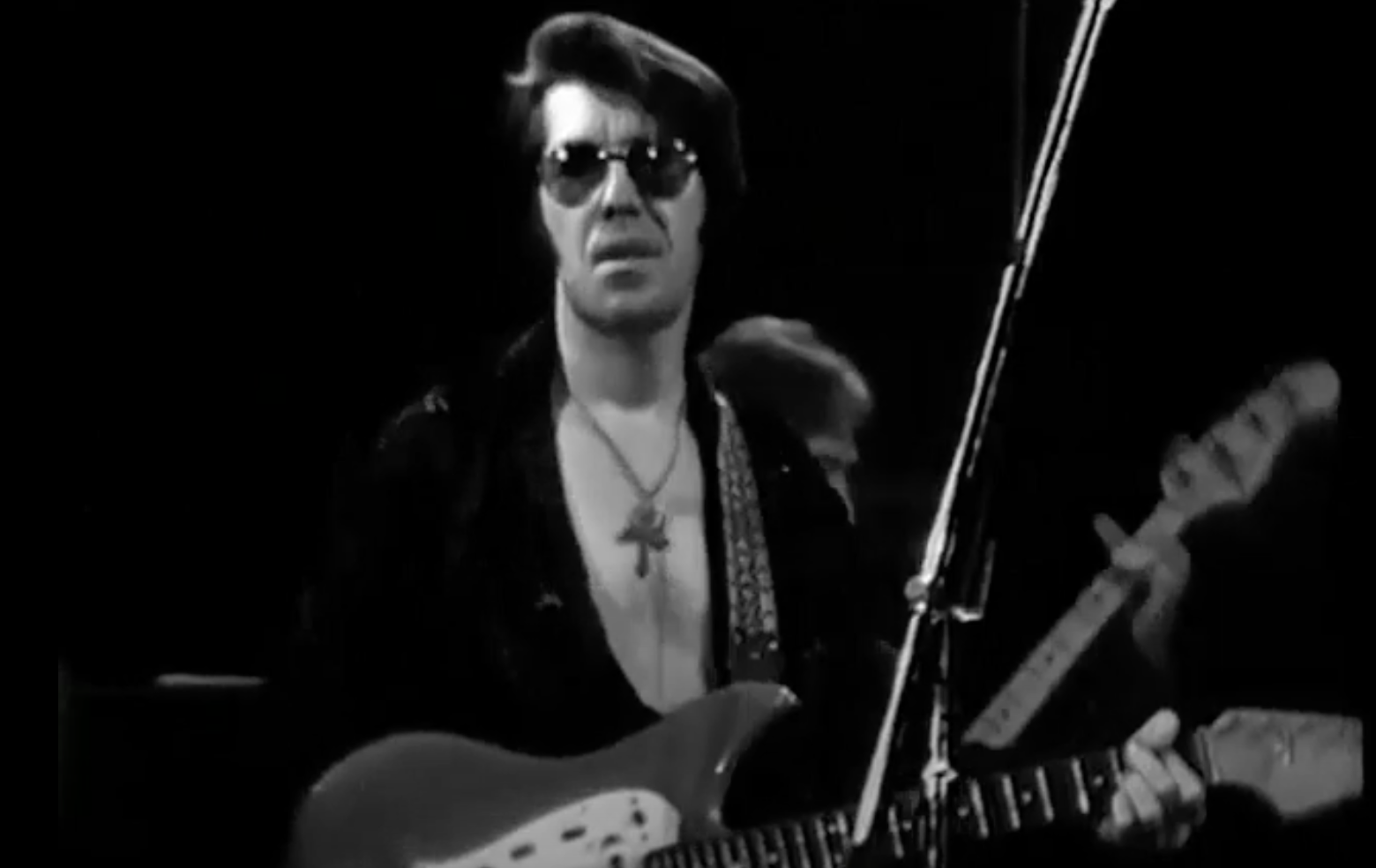Watch Link Wray Play a Downright Dirty Version of "Rumble," the Only ...