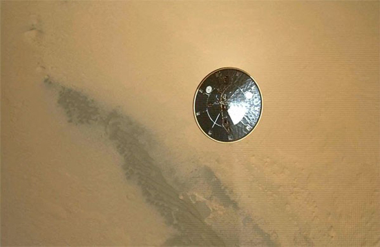 The Final Descent of NASA's Mars Rover Curiosity Captured in High ...