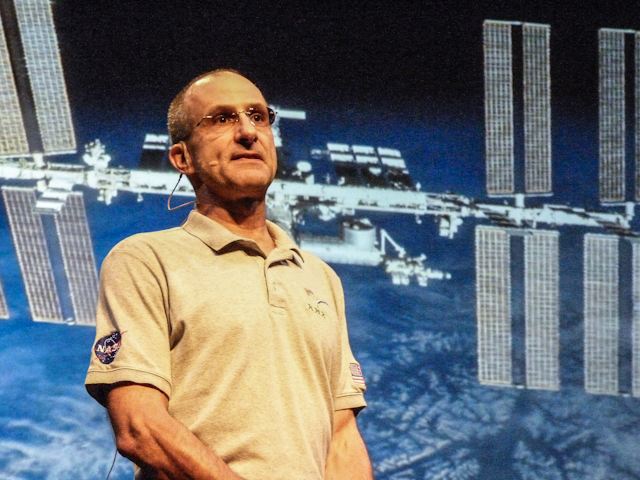 Astronaut Don Pettit Demystifies the Art of Taking Photographs in Space ...