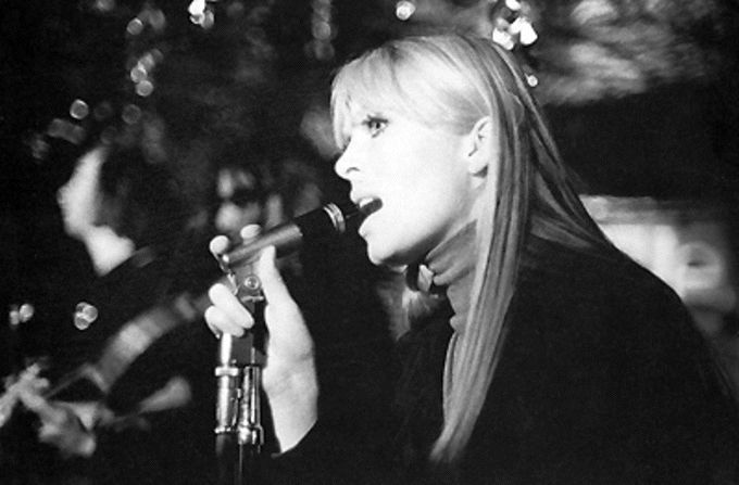Nico Sings "Chelsea Girls" in the Famous Chelsea Hotel | Open Culture
