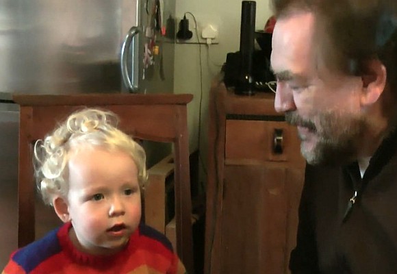 Shakespearean Actor Brian Cox Teaches Hamlet's Soliloquy to a 2-Year ...